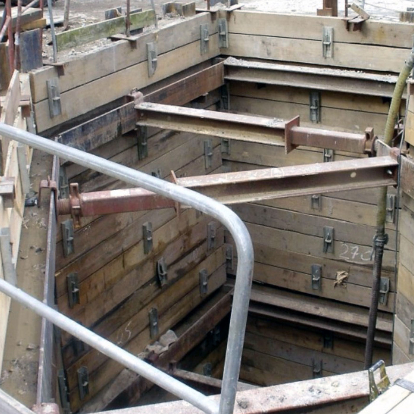 Trench struts - ISCHEBECK AUSTRALIA